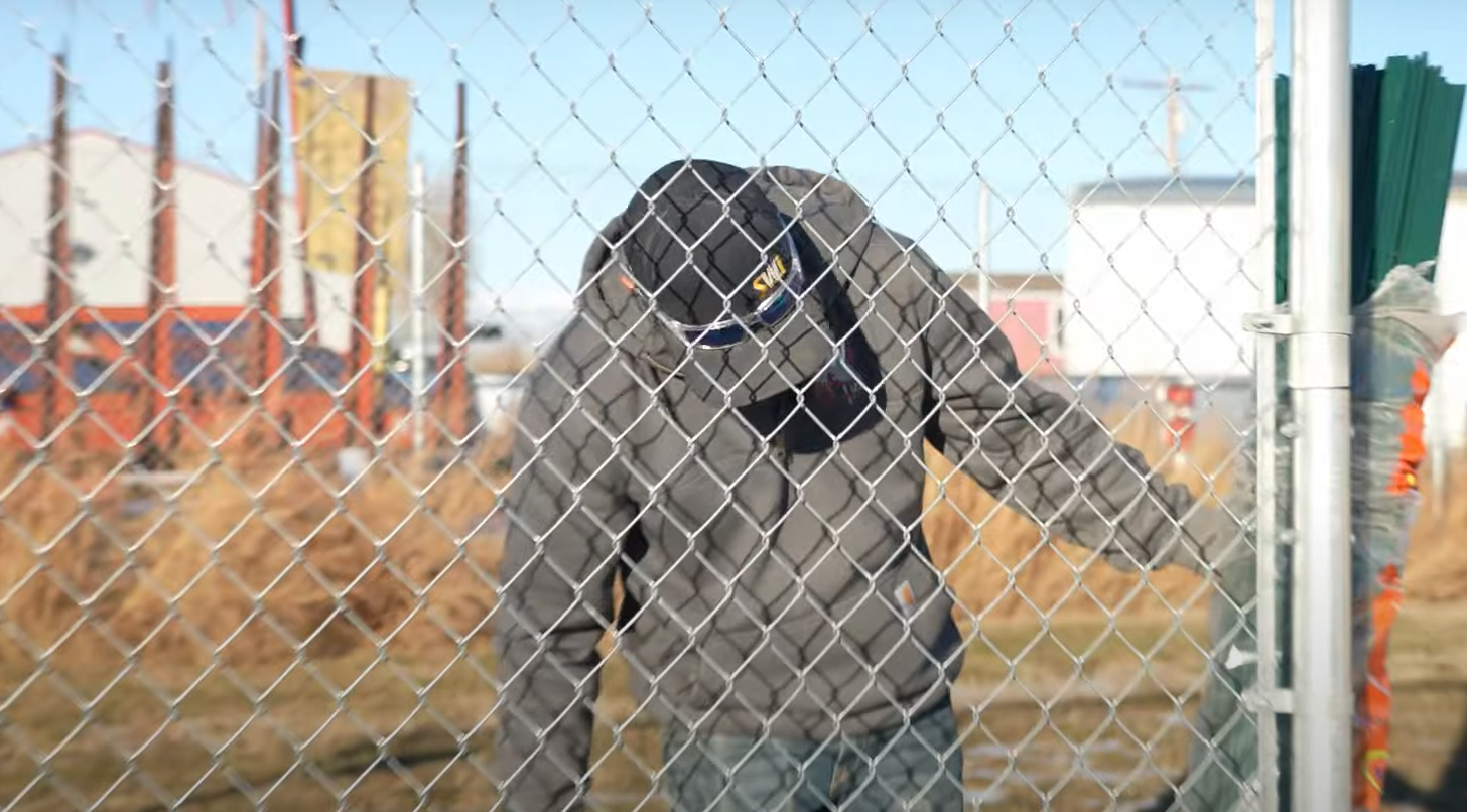 How to Paint a Chain Link Fence? - ProfyPainter