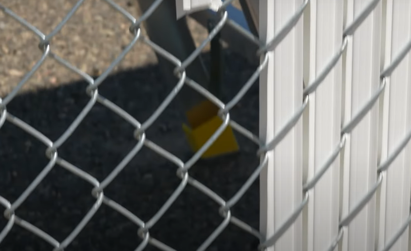 How to Paint a Chain Link Fence? - ProfyPainter